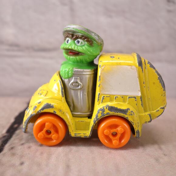 Hasbro | Toys | Hasbro Vintage 982 Muppets Inc Oscar The Grouch Trash ...